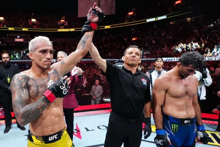 После досрочной победы над Бенеилом Дариушем на турнире UFC 289 ...